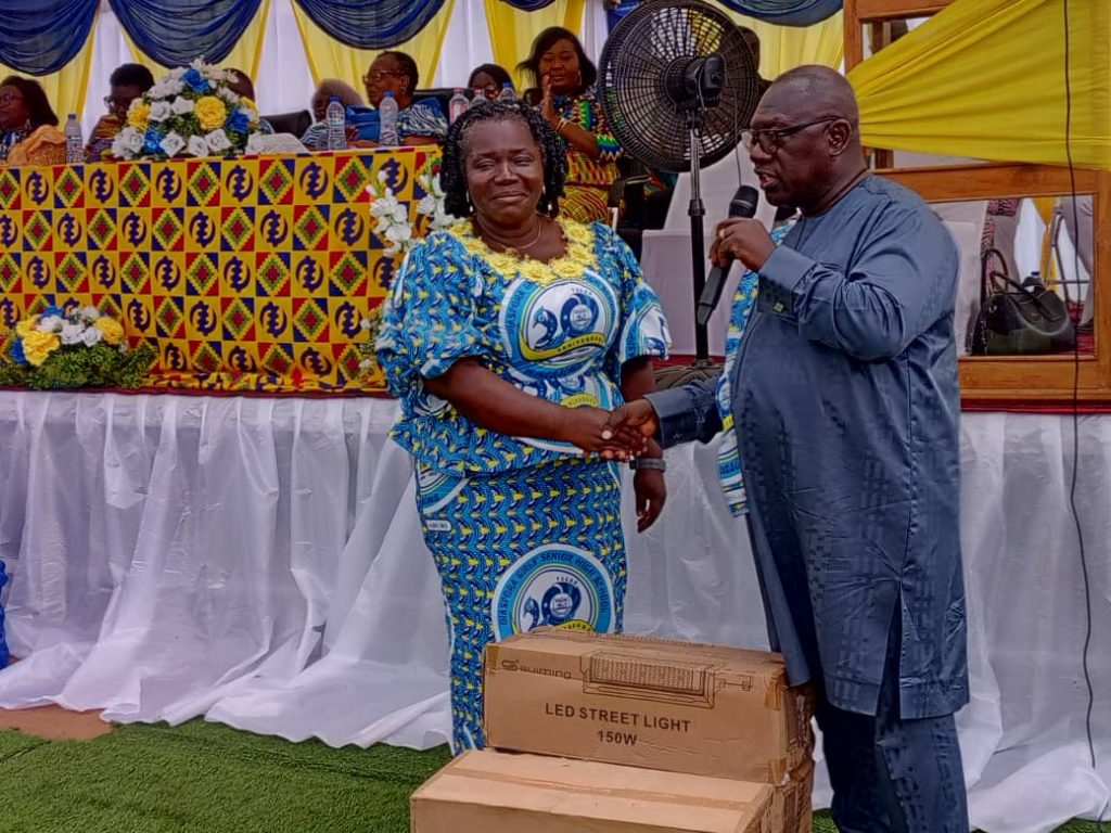 DEPUTY GENDER MINISTER PROMISE DIASPORA GIRLS SHS 100 BAGS OF CEMENT ...
