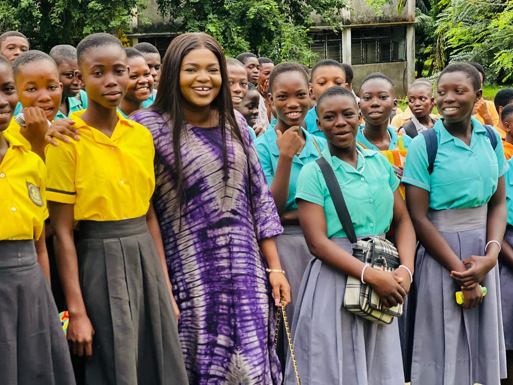 HON JOYCELYN TETTEH TOURS AND WISHES BECE CANDIDATES IN HER NORTH DAYI ...