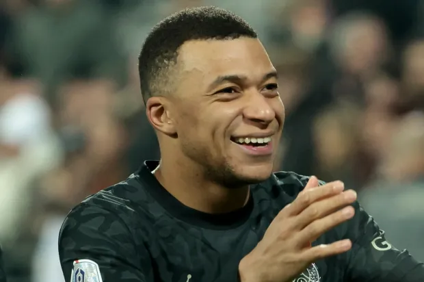 Mbappe receives a "never-before-seen £86 million a year contract" from ...