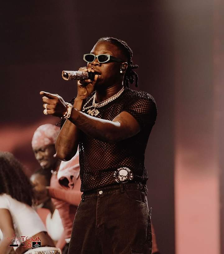 Stonebwoy Wins Artiste Of The Year At 25th TGMA – See The Full List Of ...